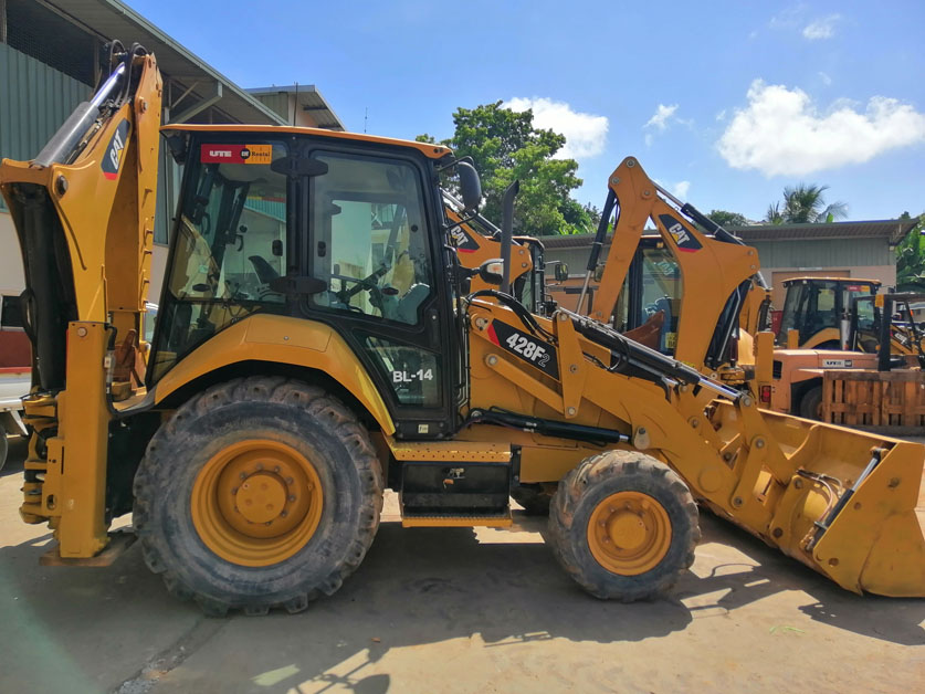 Used Backhoe Loader UTE Engineering (3) - United Tractors Used Equipment