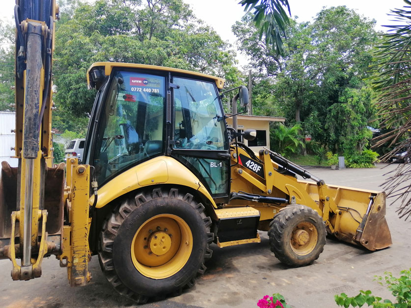 Used Backhoe Loader UTE Engineering (3) - United Tractors Used Equipment